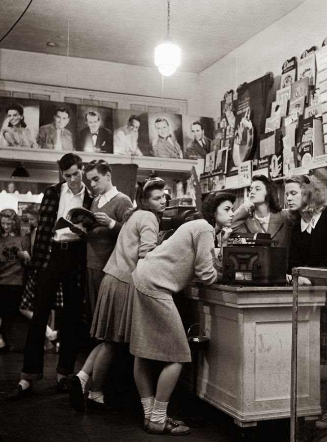 Visiting. Record shops, 1940s-1960s (II) - C o c o s s e