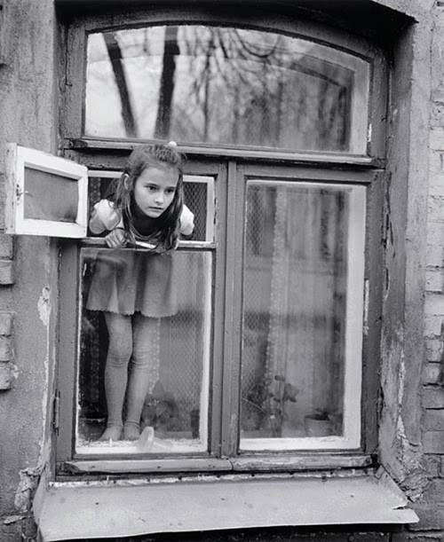 Stereosc2pe + | Windows | Carl Mydans / Anne Fishbein, 1954-1996 - C o ...